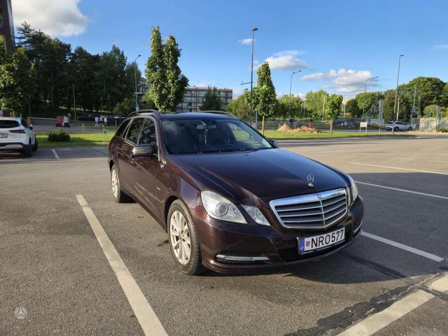 Brown Mercedes-Benz 220 2010 in Vilnius, with an engine capacity of 0.00 L and mileage of 303 thousand km for 4600 €, photo 1 on AUTOMOTO.COM.LV
