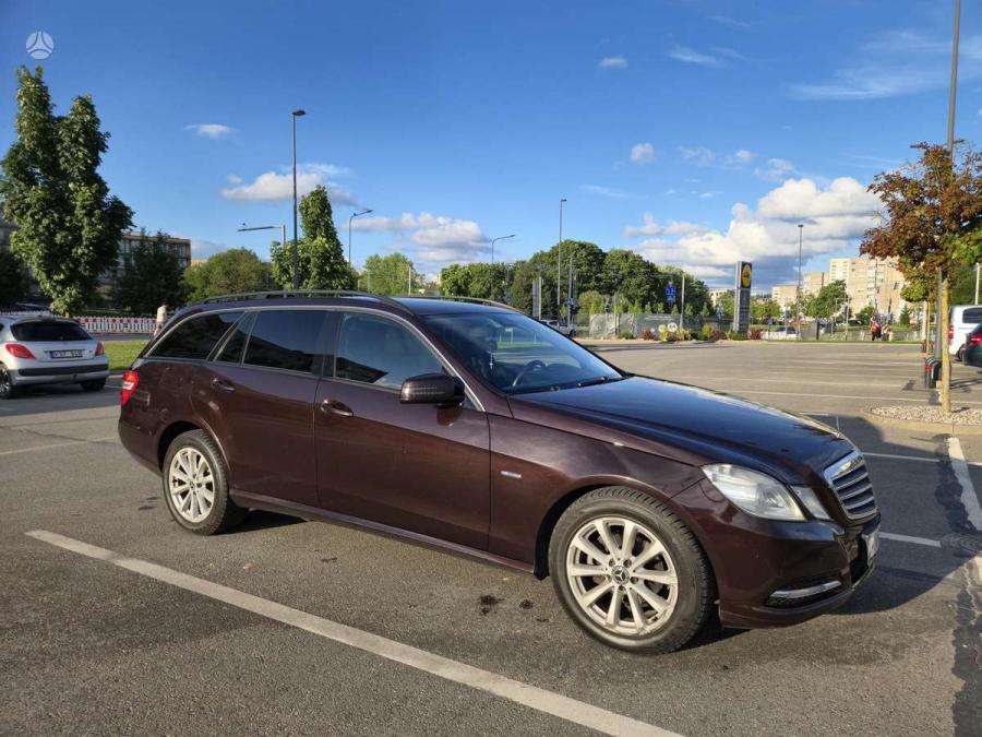 Brown Mercedes-Benz 220 2010 in Vilnius, with an engine capacity of 0.00 L and mileage of 303 thousand km for 4600 €, photo 9 on AUTOMOTO.COM.LV