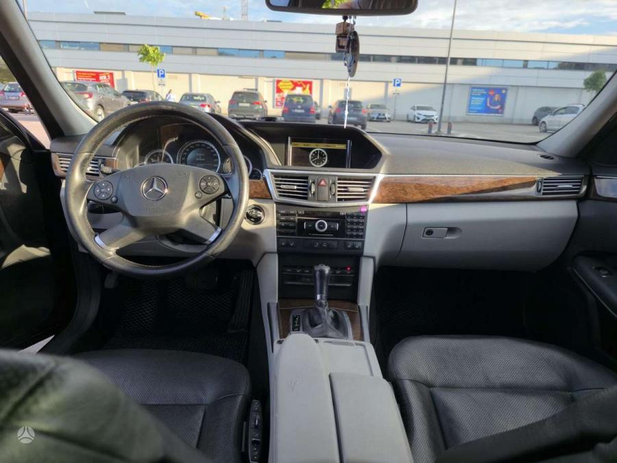 Brown Mercedes-Benz 220 2010 in Vilnius, with an engine capacity of 0.00 L and mileage of 303 thousand km for 4600 €, photo 11 on AUTOMOTO.COM.LV