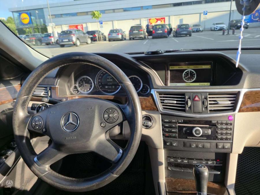 Brown Mercedes-Benz 220 2010 in Vilnius, with an engine capacity of 0.00 L and mileage of 303 thousand km for 4600 €, photo 12 on AUTOMOTO.COM.LV
