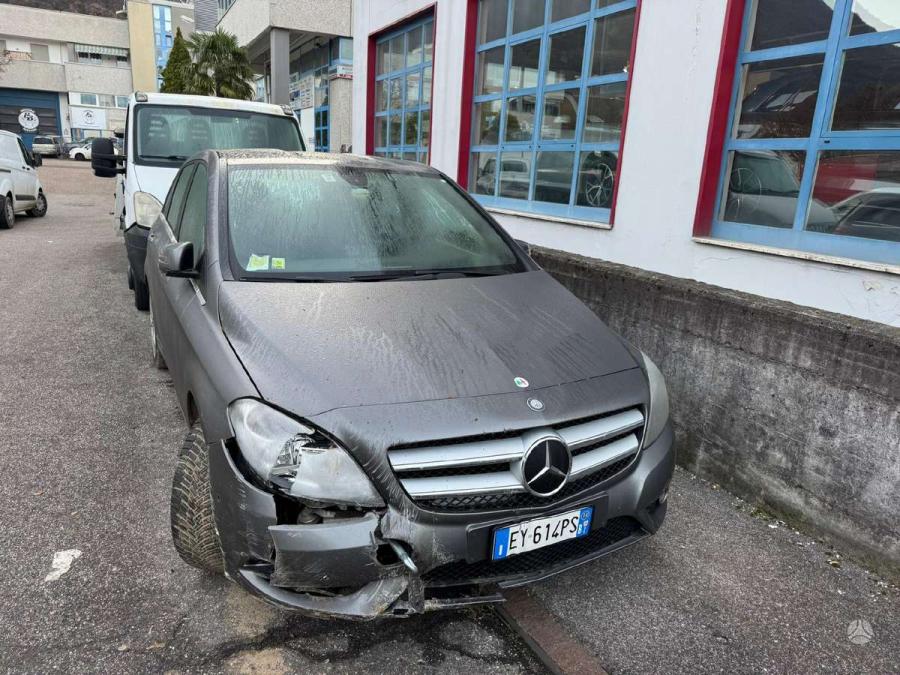Pelēks Mercedes-Benz 220 2014 Kauņa, ar dzinēja tilpumu 2.14 L un nobraukumu 125 tūkst. km par 5200 €, foto 1 vietnē AUTOMOTO.COM.LV