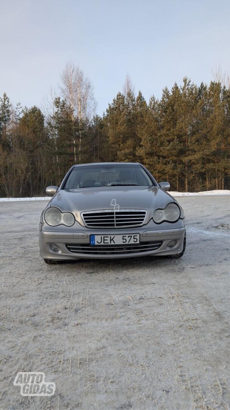 Grey Mercedes-Benz 220 2004 in Vilnius, with an engine capacity of 2.20 L and mileage of 392 thousand km for 1000 €, photo 1 on AUTOMOTO.COM.LV
