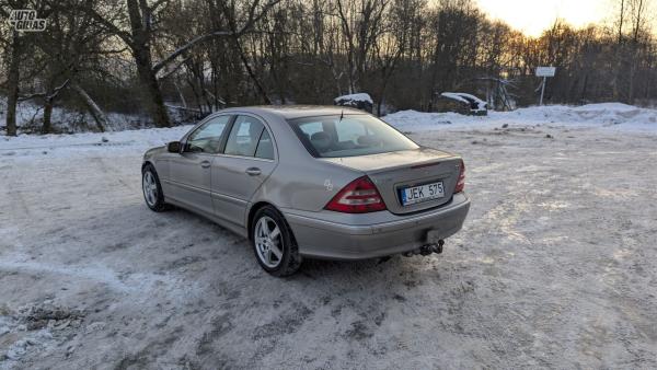 Серый Мерседес 220 2004 в Вильнюс, объемом двигателя 2.20 л и пробегом 392 тыс. км за 1000 €, фото 3 на AUTOMOTO.COM.LV
