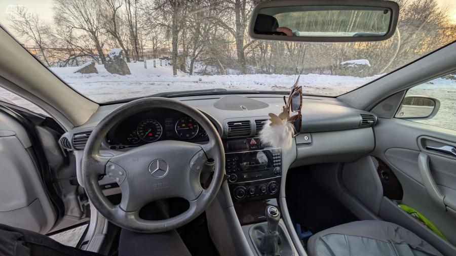 Grey Mercedes-Benz 220 2004 in Vilnius, with an engine capacity of 2.20 L and mileage of 392 thousand km for 1000 €, photo 11 on AUTOMOTO.COM.LV