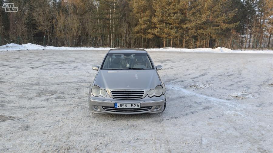 Grey Mercedes-Benz 220 2004 in Vilnius, with an engine capacity of 2.20 L and mileage of 392 thousand km for 1000 €, photo 14 on AUTOMOTO.COM.LV