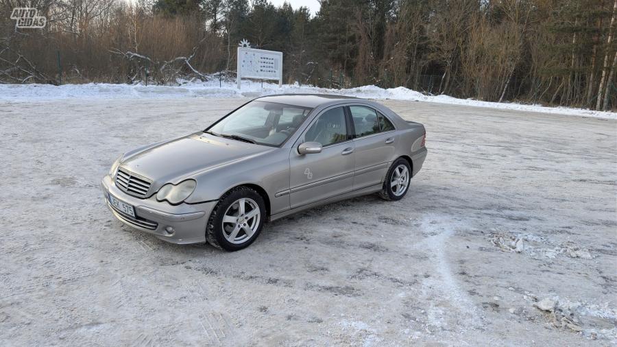 Grey Mercedes-Benz 220 2004 in Vilnius, with an engine capacity of 2.20 L and mileage of 392 thousand km for 1000 €, photo 16 on AUTOMOTO.COM.LV
