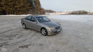 Grey Mercedes-Benz 220 2004 in Vilnius, with an engine capacity of 2.20 L and mileage of 392 thousand km for 1000 €, photo 19 on AUTOMOTO.COM.LV