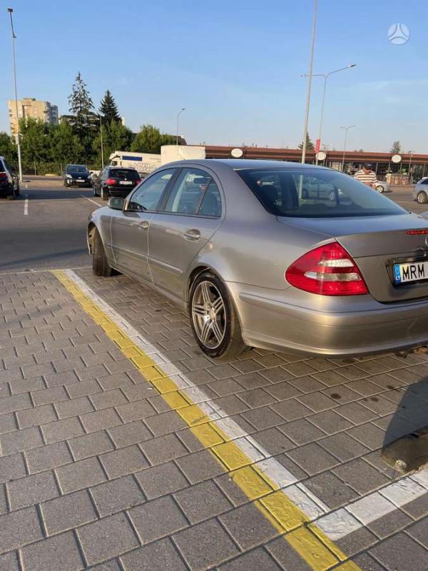 Grey Mercedes-Benz 220 2004 in Vilnius, with an engine capacity of 2.14 L and mileage of 273 thousand km for 2499 €, photo 5 on AUTOMOTO.COM.LV