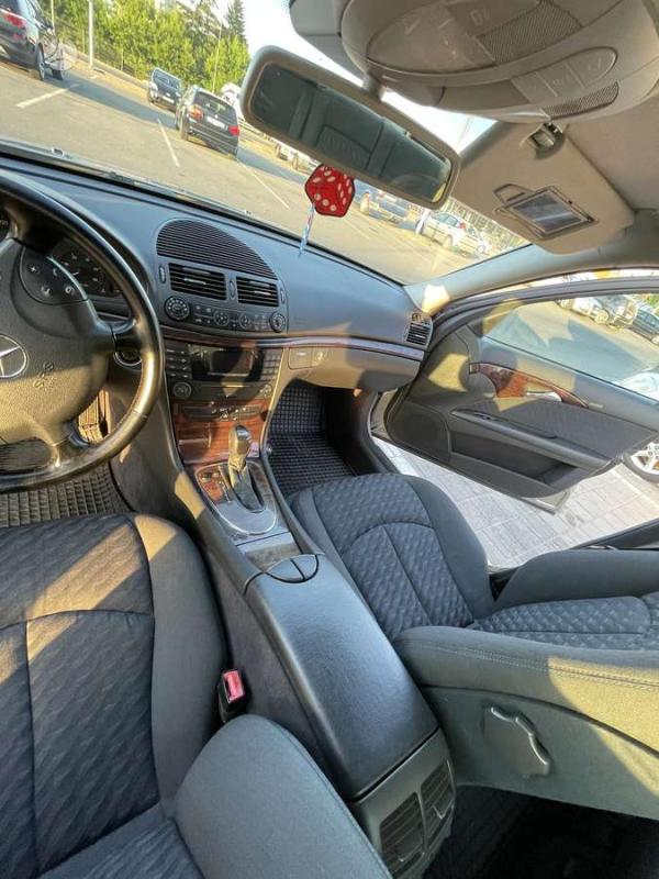 Grey Mercedes-Benz 220 2004 in Vilnius, with an engine capacity of 2.14 L and mileage of 273 thousand km for 2499 €, photo 8 on AUTOMOTO.COM.LV