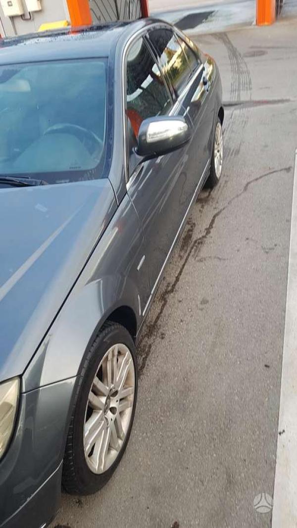 Pelēks Mercedes-Benz 220 2007 Klaipėda, ar dzinēja tilpumu 2.15 L un nobraukumu 464 tūkst. km par 3112 €, foto 2 vietnē AUTOMOTO.COM.LV