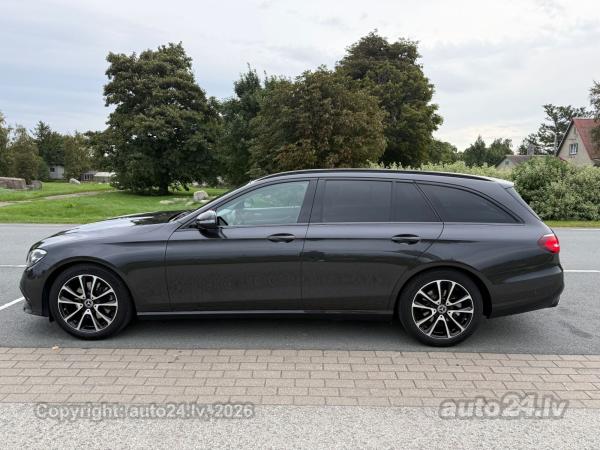 Mercedes-Benz 220 2021 Tallina vietnē Pelēks Mercedes-Benz 220 2021 Tallina, ar dzinēja tilpumu 2.00 L un nobraukumu 181 tūkst. km par 27500 €, foto 5 vietnē AUTOMOTO.COM.LV
