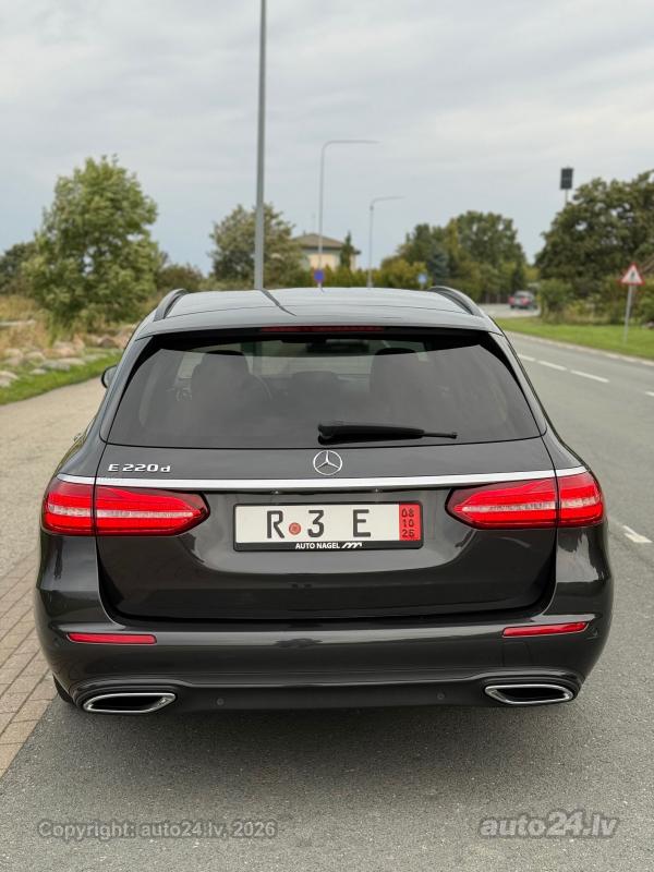 Mercedes-Benz 220 2021 Tallina vietnē Pelēks Mercedes-Benz 220 2021 Tallina, ar dzinēja tilpumu 2.00 L un nobraukumu 181 tūkst. km par 27500 €, foto 8 vietnē AUTOMOTO.COM.LV