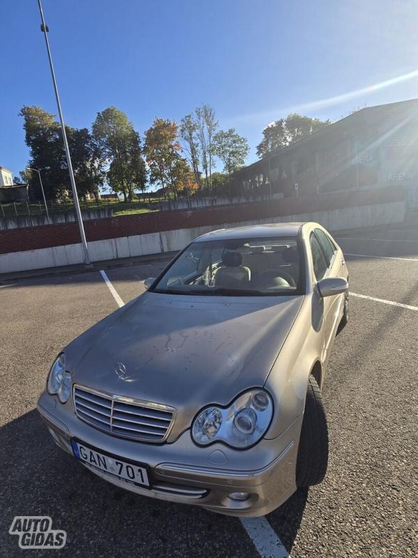 Mercedes-Benz 220 2004 in Telschi on AUTOMOTO.COM.LV Mercedes-Benz 220 2004 in Telschi, with an engine capacity of 2.20 L and mileage of 350 thousand km for 1500 €, photo 1 on AUTOMOTO.COM.LV