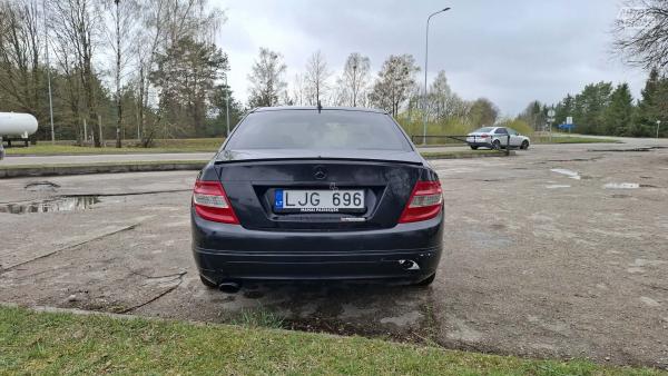 Mercedes-Benz 220 2007 Kauņa, ar dzinēja tilpumu 2.10 L un nobraukumu 425 tūkst. km par 4700 €, foto 4 vietnē AUTOMOTO.COM.LV