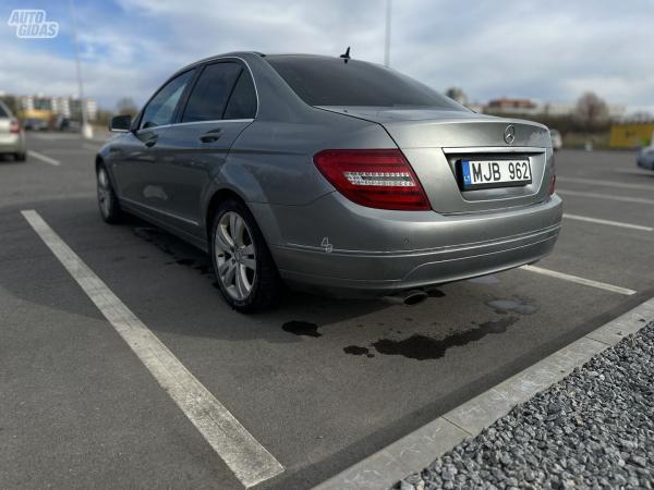 Mercedes-Benz 220 2009 in Kaunas, with an engine capacity of 2.20 L and mileage of 337 thousand km for 3900 €, photo 6 on AUTOMOTO.COM.LV
