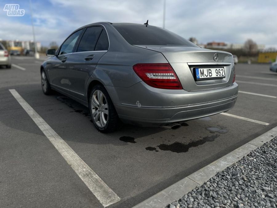 Mercedes-Benz 220 2009 Kauņa, ar dzinēja tilpumu 2.20 L un nobraukumu 337 tūkst. km par 3900 €, foto 7 vietnē AUTOMOTO.COM.LV