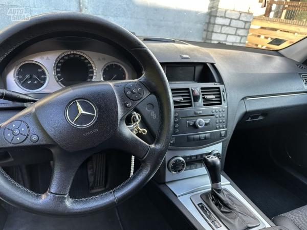 Mercedes-Benz 220 2009 in Kaunas, with an engine capacity of 2.20 L and mileage of 337 thousand km for 3900 €, photo 9 on AUTOMOTO.COM.LV