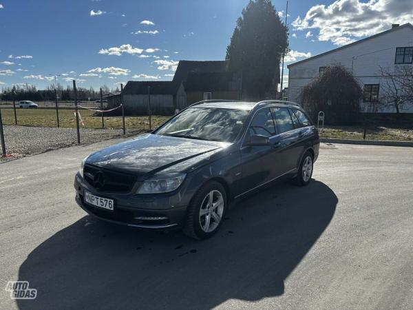 Mercedes-Benz 220 2011 in Taurage, with an engine capacity of 2.20 L and mileage of 350 thousand km for 4300 €, photo 1 on AUTOMOTO.COM.LV