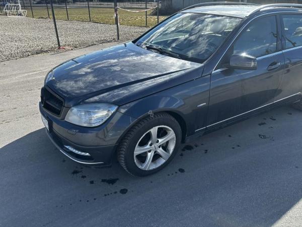 Mercedes-Benz 220 2011 in Taurage, with an engine capacity of 2.20 L and mileage of 350 thousand km for 4300 €, photo 7 on AUTOMOTO.COM.LV