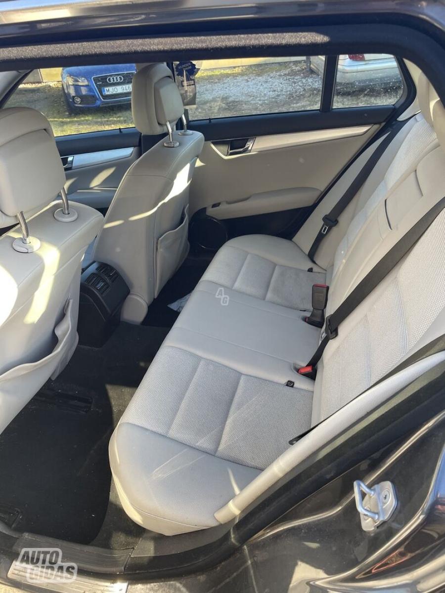 Mercedes-Benz 220 2011 in Taurage, with an engine capacity of 2.20 L and mileage of 350 thousand km for 4300 €, photo 14 on AUTOMOTO.COM.LV