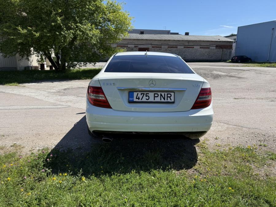 Белый Мерседес 220 2011 в Таллин, объемом двигателя 0.00 л и пробегом 320 тыс. км за 7600 €, фото 16 на AUTOMOTO.COM.LV