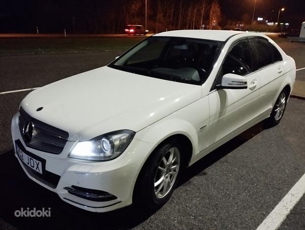 Balts Mercedes-Benz 220 2012 Tallina, ar dzinēja tilpumu 2.10 L un nobraukumu 331 tūkst. km par 5900 €, foto 1 vietnē AUTOMOTO.COM.LV