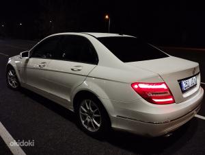Balts Mercedes-Benz 220 2012 Tallina, ar dzinēja tilpumu 2.10 L un nobraukumu 331 tūkst. km par 5900 €, foto 3 vietnē AUTOMOTO.COM.LV