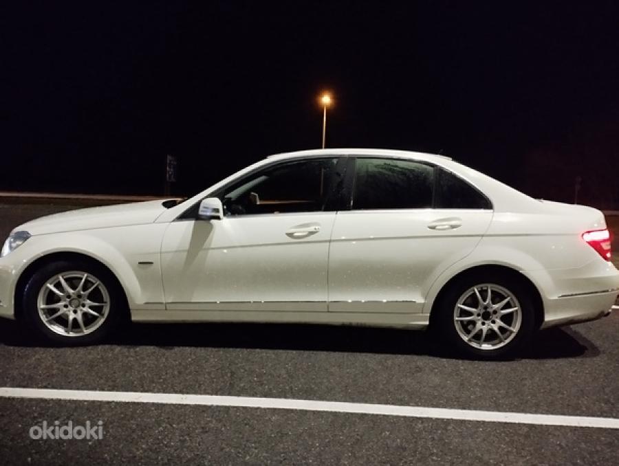 Balts Mercedes-Benz 220 2012 Tallina, ar dzinēja tilpumu 2.10 L un nobraukumu 331 tūkst. km par 5900 €, foto 4 vietnē AUTOMOTO.COM.LV