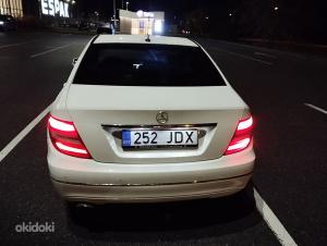 Balts Mercedes-Benz 220 2012 Tallina, ar dzinēja tilpumu 2.10 L un nobraukumu 331 tūkst. km par 5900 €, foto 5 vietnē AUTOMOTO.COM.LV
