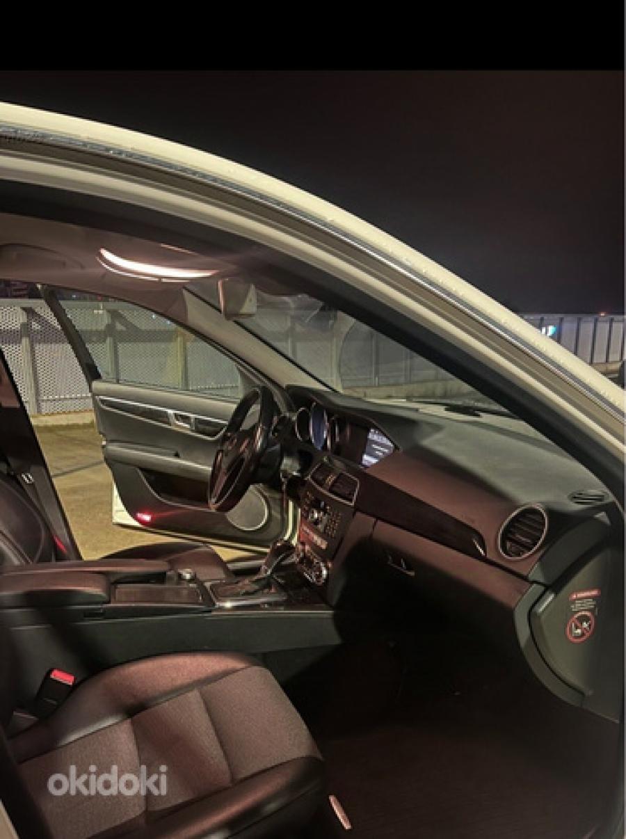 Balts Mercedes-Benz 220 2012 Tallina, ar dzinēja tilpumu 2.10 L un nobraukumu 331 tūkst. km par 5900 €, foto 7 vietnē AUTOMOTO.COM.LV