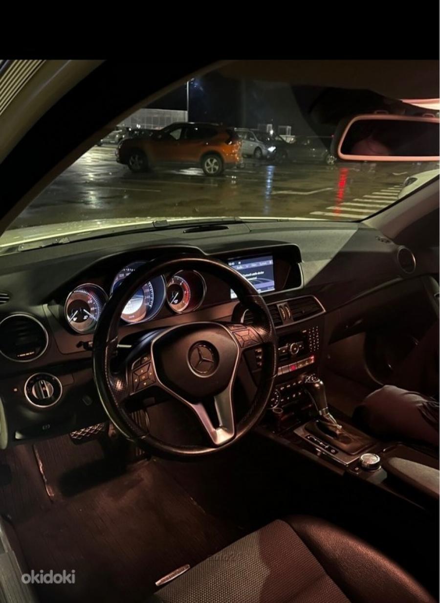 Balts Mercedes-Benz 220 2012 Tallina, ar dzinēja tilpumu 2.10 L un nobraukumu 331 tūkst. km par 5900 €, foto 15 vietnē AUTOMOTO.COM.LV