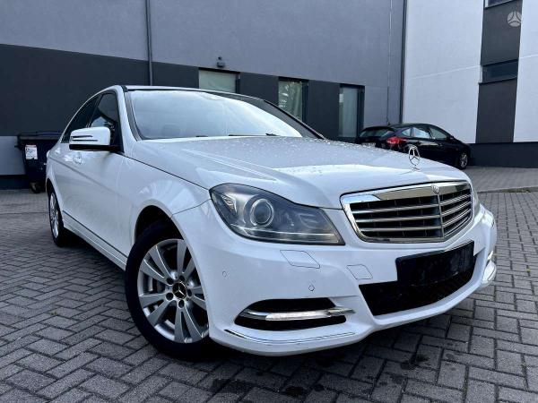 White Mercedes-Benz 220 2013 in Kaisiadorys, with an engine capacity of 2.10 L and mileage of 290 thousand km for 6350 €, photo 2 on AUTOMOTO.COM.LV
