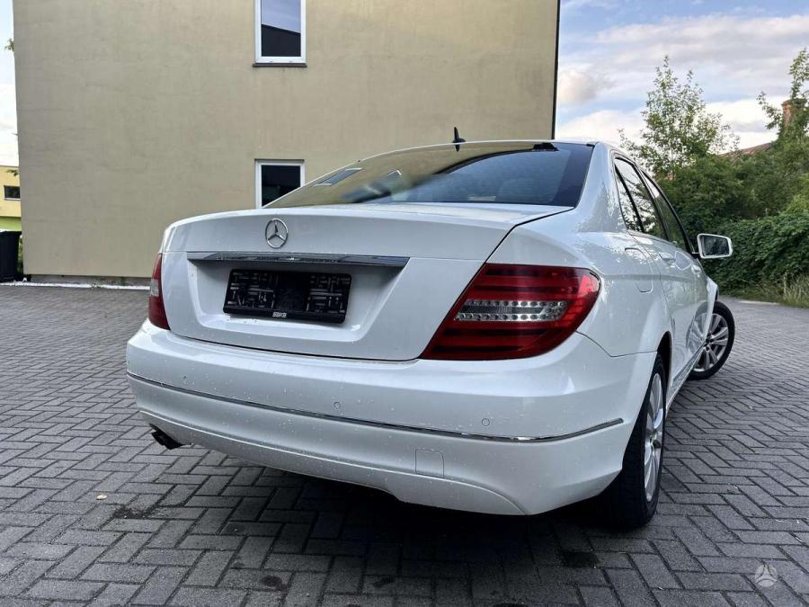 Balts Mercedes-Benz 220 2013 Kaišiadorys, ar dzinēja tilpumu 2.10 L un nobraukumu 290 tūkst. km par 6350 €, foto 5 vietnē AUTOMOTO.COM.LV