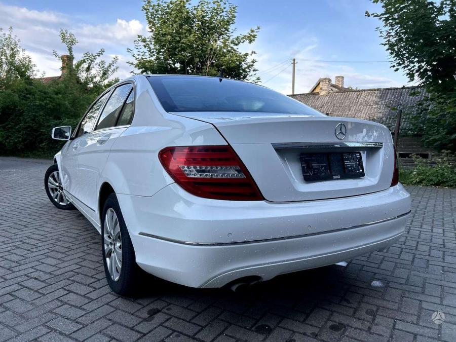 Balts Mercedes-Benz 220 2013 Kaišiadorys, ar dzinēja tilpumu 2.10 L un nobraukumu 290 tūkst. km par 6350 €, foto 6 vietnē AUTOMOTO.COM.LV