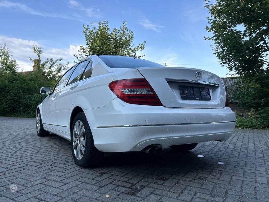 Balts Mercedes-Benz 220 2013 Kaišiadorys, ar dzinēja tilpumu 2.10 L un nobraukumu 290 tūkst. km par 6350 €, foto 9 vietnē AUTOMOTO.COM.LV