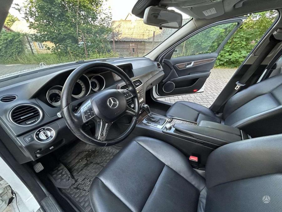 Balts Mercedes-Benz 220 2013 Kaišiadorys, ar dzinēja tilpumu 2.10 L un nobraukumu 290 tūkst. km par 6350 €, foto 11 vietnē AUTOMOTO.COM.LV
