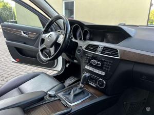 Balts Mercedes-Benz 220 2013 Kaišiadorys, ar dzinēja tilpumu 2.10 L un nobraukumu 290 tūkst. km par 6350 €, foto 14 vietnē AUTOMOTO.COM.LV