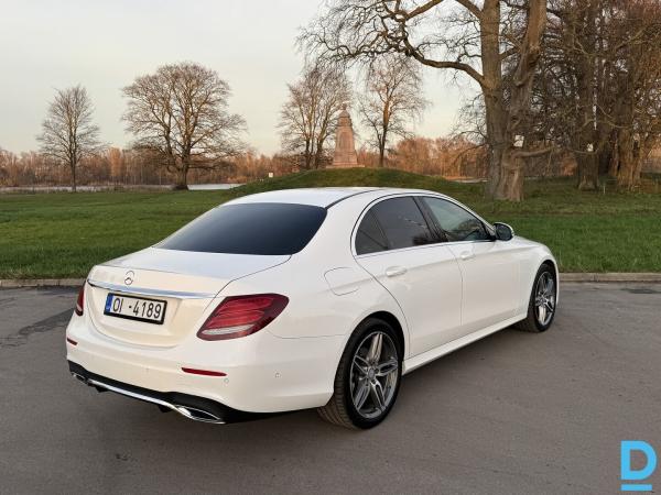 White Mercedes-Benz 220 2016 in Riga, with an engine capacity of 2.00 L and mileage of 200 thousand km for 21450 €, photo 3 on AUTOMOTO.COM.LV