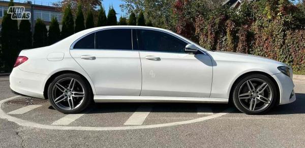 Mercedes-Benz 220 2017 in Kaunas on AUTOMOTO.COM.LV White Mercedes-Benz 220 2017 in Kaunas, with an engine capacity of 2.00 L and mileage of 105 thousand km for 22900 €, photo 4 on AUTOMOTO.COM.LV