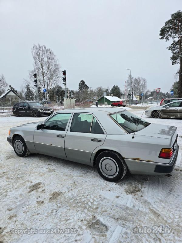 Beige Mercedes-Benz 230 1986 in Tallinn, with an engine capacity of 2.30 L and mileage of 0 thousand km for 3500 €, photo 3 on AUTOMOTO.COM.LV