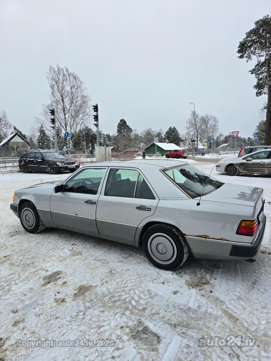 Beige Mercedes-Benz 230 1986 in Tallinn, with an engine capacity of 2.30 L and mileage of 0 thousand km for 3500 €, photo 3 on AUTOMOTO.COM.LV