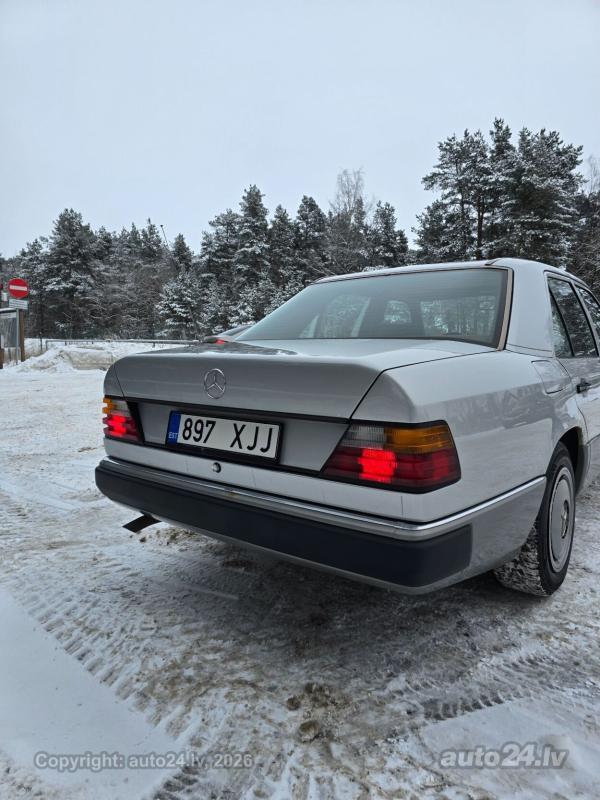 Beige Mercedes-Benz 230 1986 in Tallinn, with an engine capacity of 2.30 L and mileage of 0 thousand km for 3500 €, photo 5 on AUTOMOTO.COM.LV