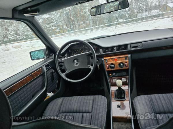 Beige Mercedes-Benz 230 1986 in Tallinn, with an engine capacity of 2.30 L and mileage of 0 thousand km for 3500 €, photo 7 on AUTOMOTO.COM.LV