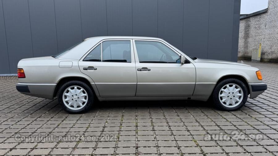 Smilšu krāsa Mercedes-Benz 230 1991 Tallina, ar dzinēja tilpumu 2.30 L un nobraukumu 293 tūkst. km par 3900 €, foto 4 vietnē AUTOMOTO.COM.LV