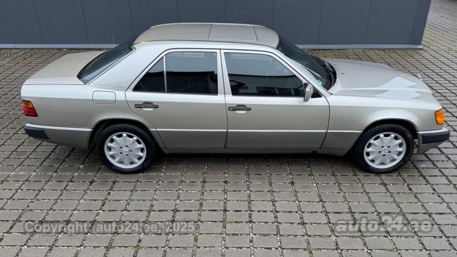 Smilšu krāsa Mercedes-Benz 230 1991 Tallina, ar dzinēja tilpumu 2.30 L un nobraukumu 293 tūkst. km par 3900 €, foto 7 vietnē AUTOMOTO.COM.LV