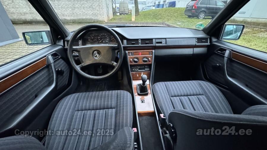 Smilšu krāsa Mercedes-Benz 230 1991 Tallina, ar dzinēja tilpumu 2.30 L un nobraukumu 293 tūkst. km par 3900 €, foto 9 vietnē AUTOMOTO.COM.LV