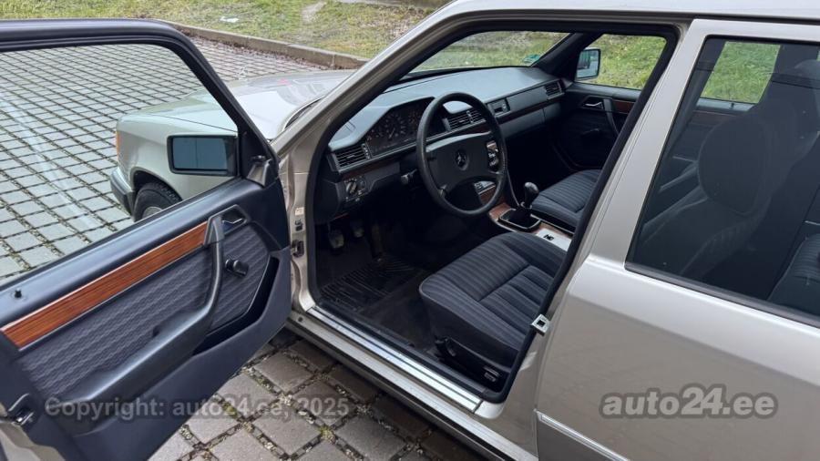 Smilšu krāsa Mercedes-Benz 230 1991 Tallina, ar dzinēja tilpumu 2.30 L un nobraukumu 293 tūkst. km par 3900 €, foto 11 vietnē AUTOMOTO.COM.LV