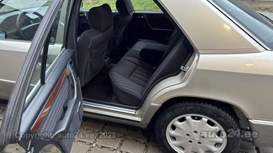 Smilšu krāsa Mercedes-Benz 230 1991 Tallina, ar dzinēja tilpumu 2.30 L un nobraukumu 293 tūkst. km par 3900 €, foto 12 vietnē AUTOMOTO.COM.LV