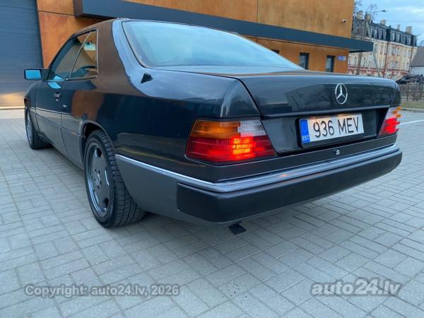 Black Mercedes-Benz 230 1991 in Tallinn, with an engine capacity of 2.30 L and mileage of 318 thousand km for 4600 €, photo 6 on AUTOMOTO.COM.LV