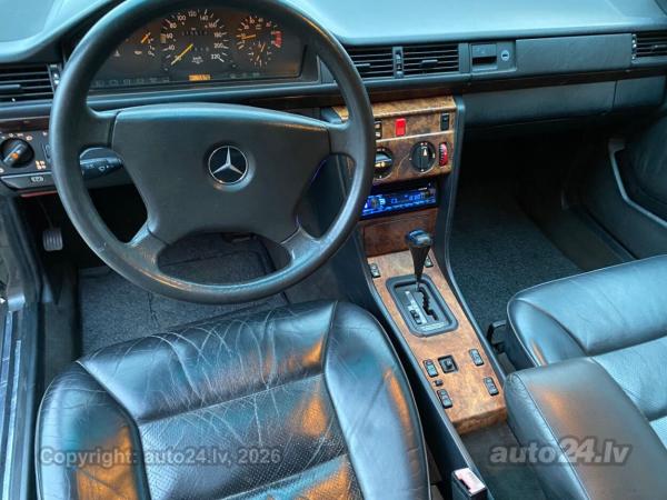 Black Mercedes-Benz 230 1991 in Tallinn, with an engine capacity of 2.30 L and mileage of 318 thousand km for 4600 €, photo 7 on AUTOMOTO.COM.LV